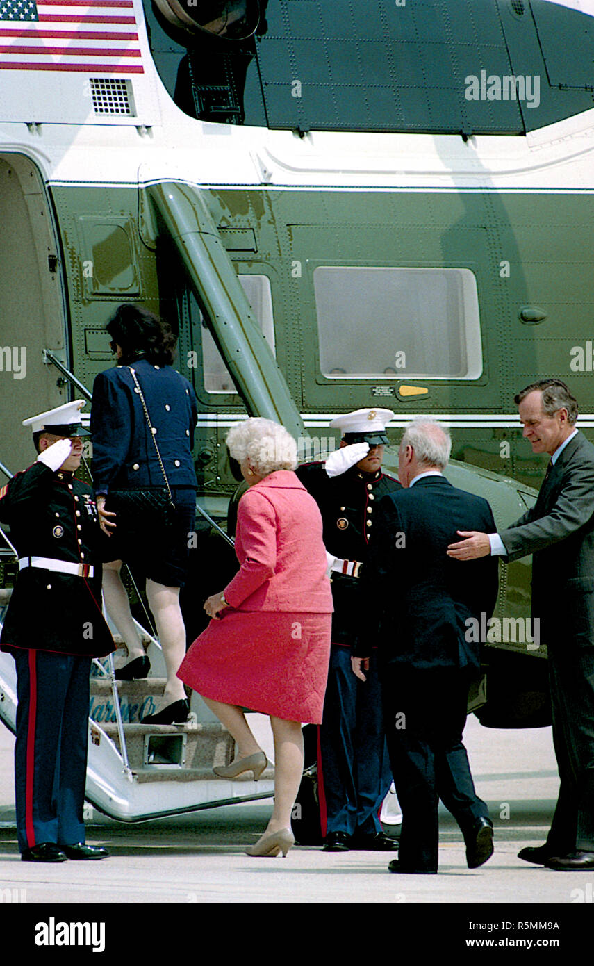Camp Springs, Maryland. 8-11-1992 President George H.W. Bush along with ...