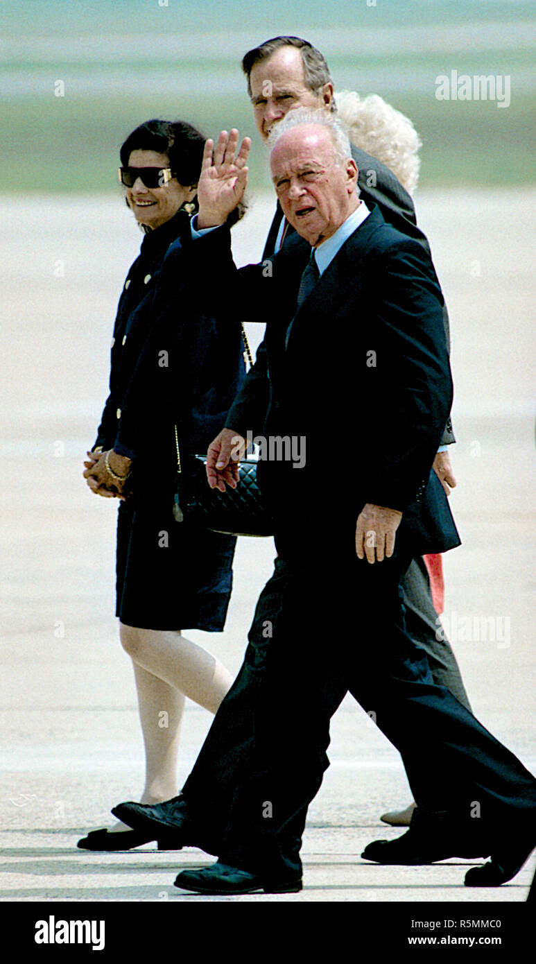 Camp Springs, Maryland. 8-11-1992 President George H.W. Bush along with ...