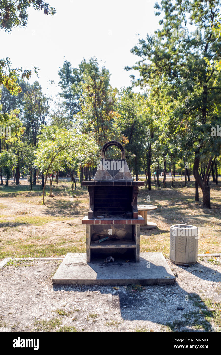 Public barbeque hi-res stock photography and images - Alamy