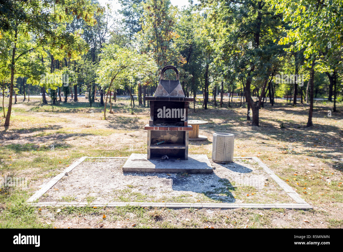 Public barbeque hi-res stock photography and images - Alamy