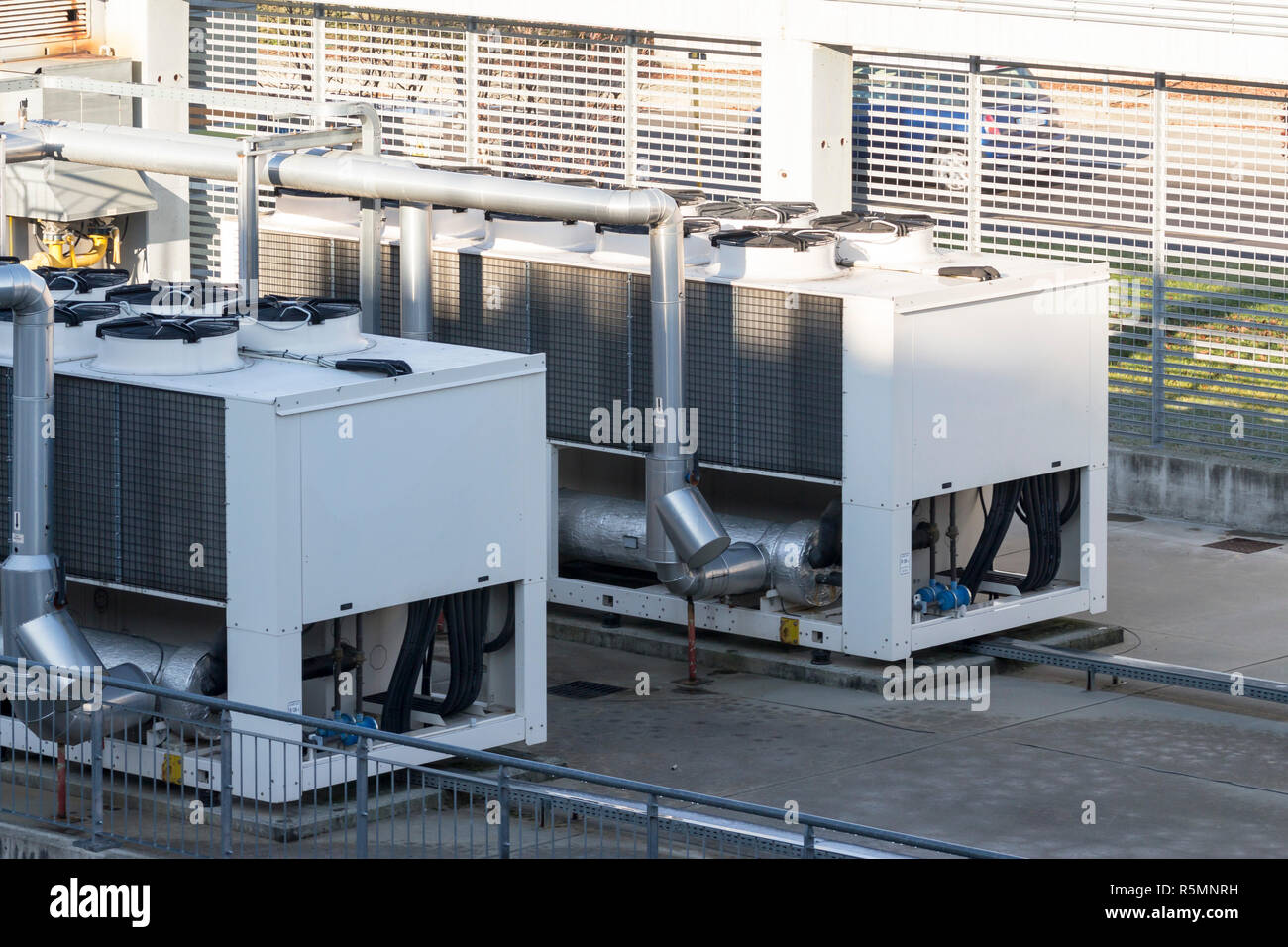 Chilled water system hi-res stock photography and images - Alamy