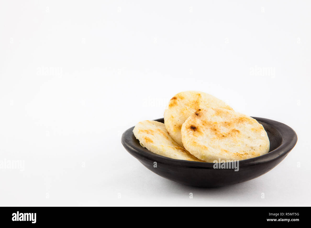 Roasted traditional Colombian white corn arepa Stock Photo - Alamy