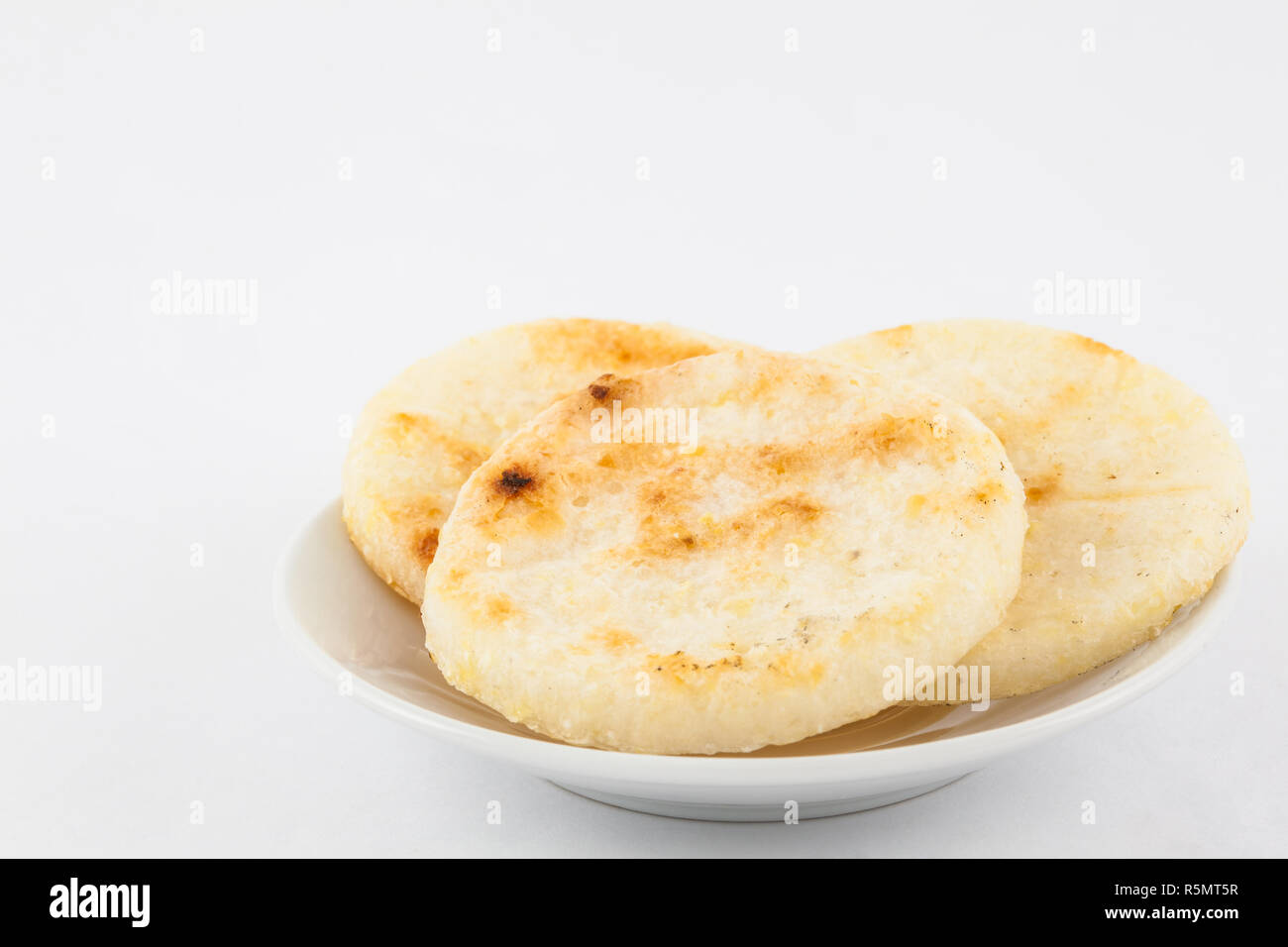 Roasted traditional Colombian white corn arepa Stock Photo - Alamy