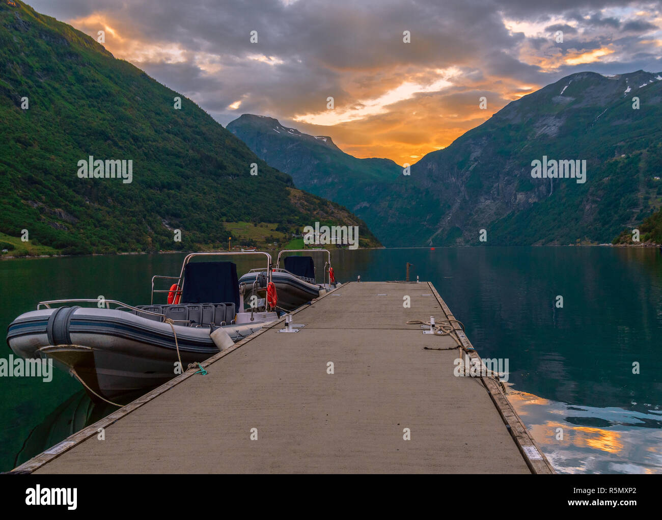 Waterfalls in geiranger fjord hi-res stock photography and images - Alamy