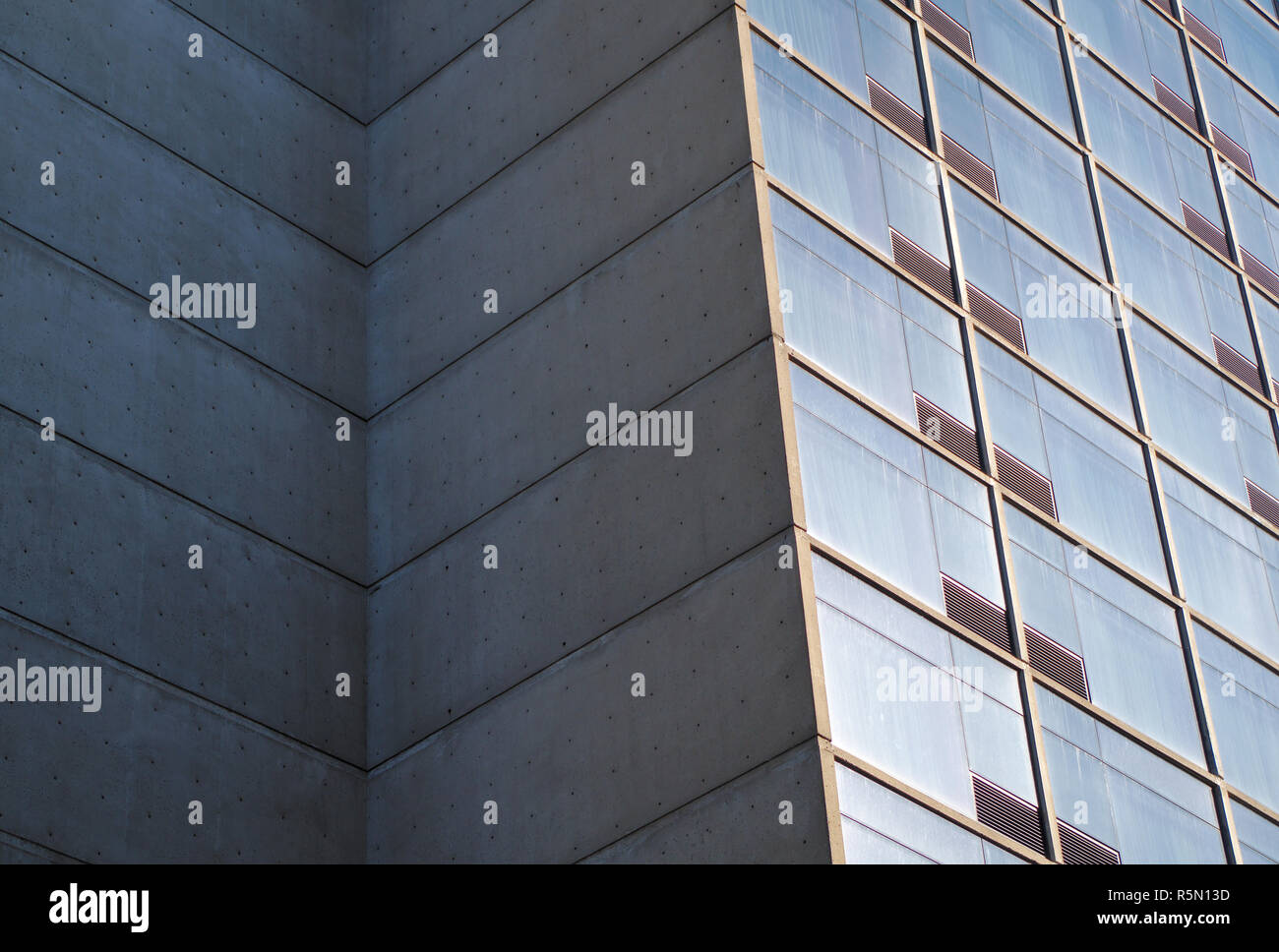 Glass corner building hi-res stock photography and images - Alamy