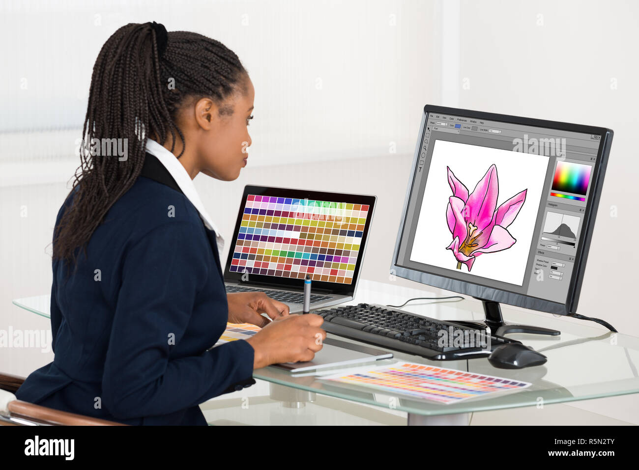 Designer Editing Photos On Computer Stock Photo - Alamy