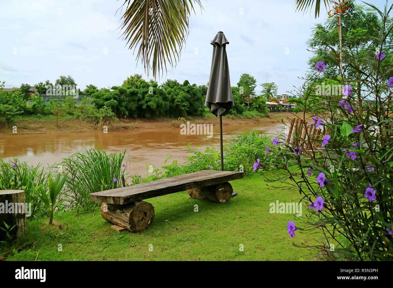 Riverfront garden hi-res stock photography and images - Alamy