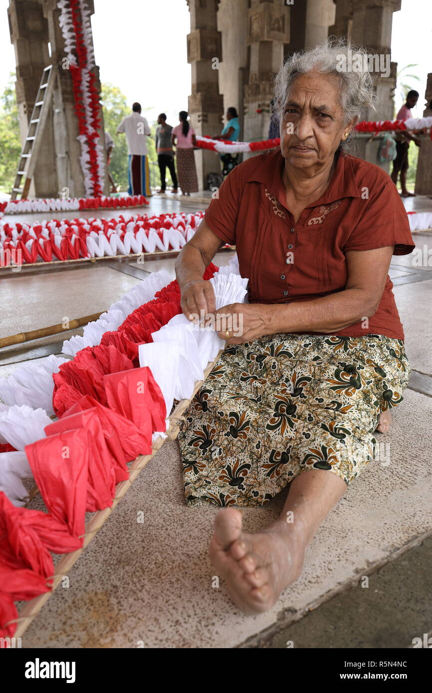 Manual labor in asia hi-res stock photography and images - Alamy