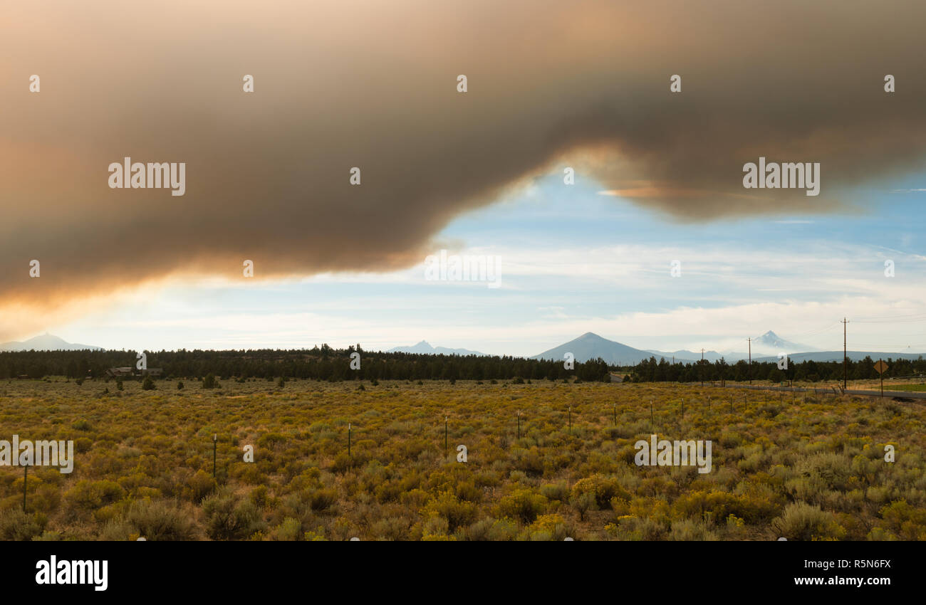 Dramatic Sky Wildfire Smoke Sunset Three Sisters Stock Photo - Alamy