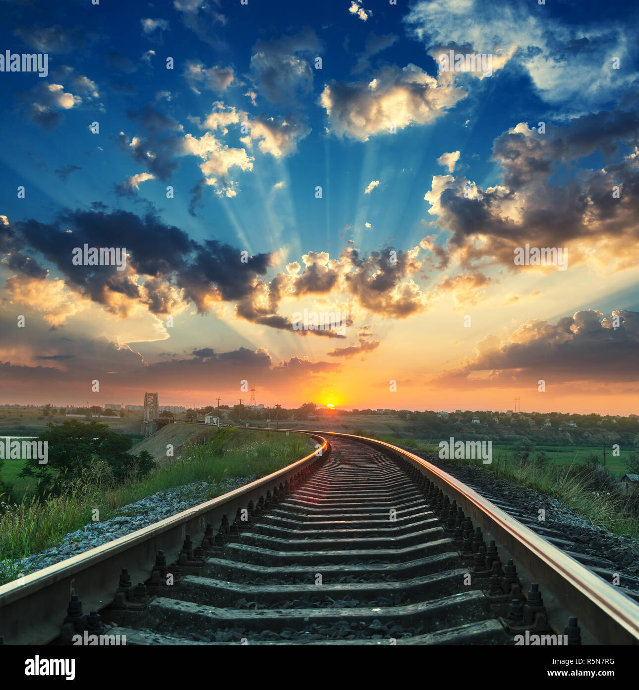 Sunrise over train tracks hi-res stock photography and images - Alamy