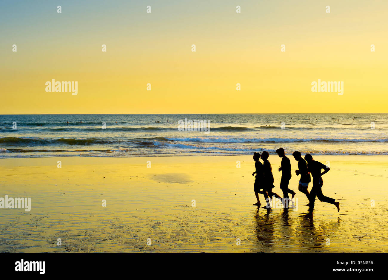 Group runs on the beach hi-res stock photography and images - Alamy