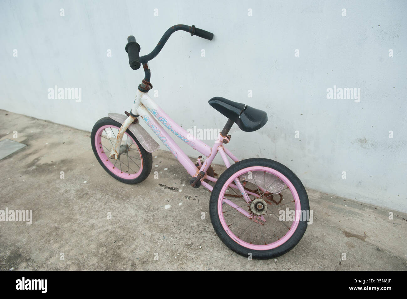 Broken bicycle hi-res stock photography and images - Alamy