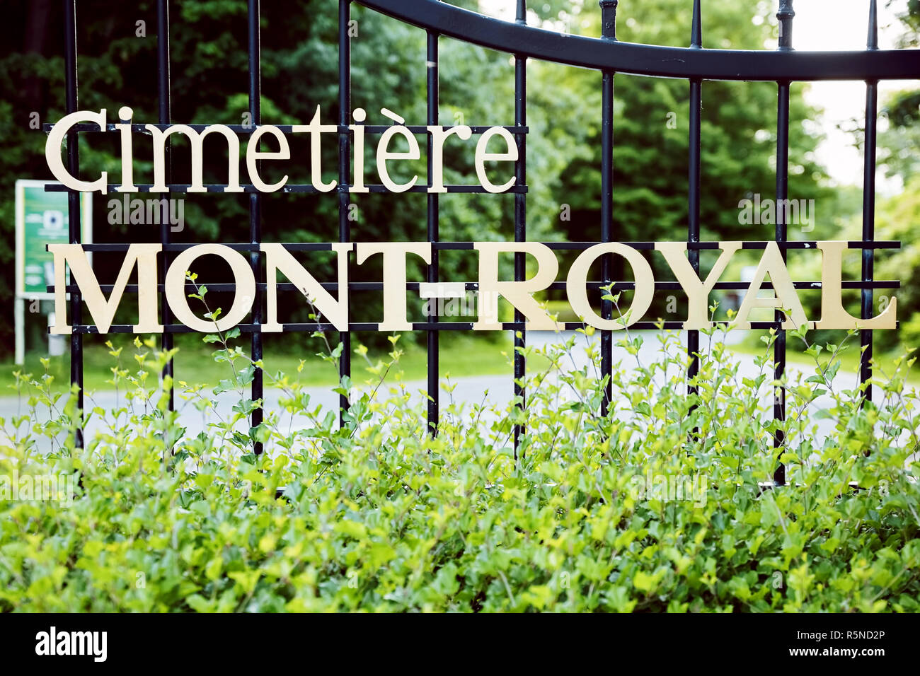 Cemetery sign iron hi-res stock photography and images - Alamy