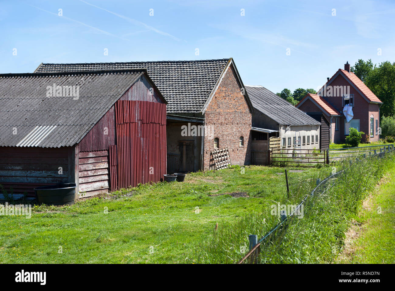Brick barns hi-res stock photography and images - Alamy