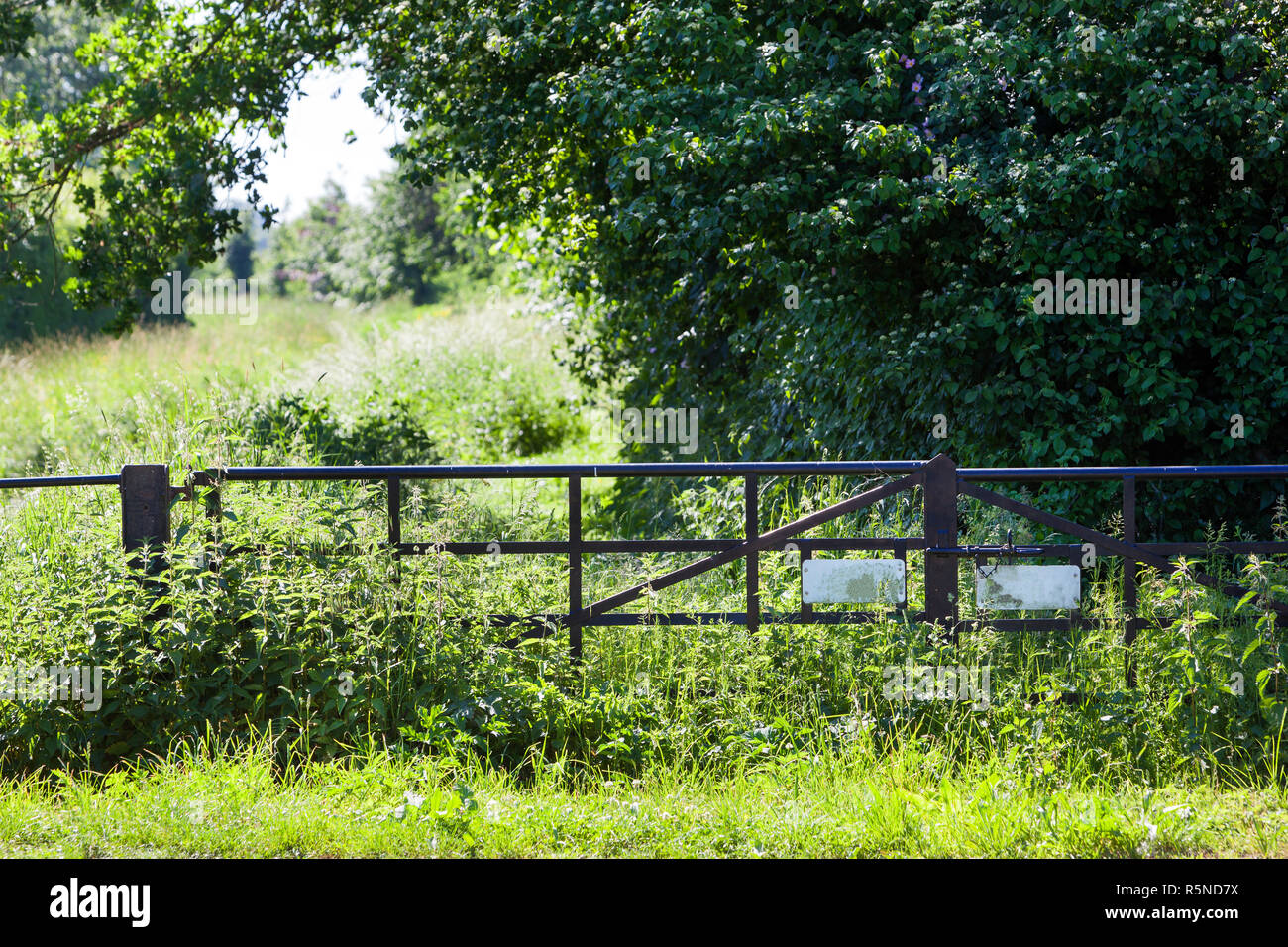 Entrance to a path in the fields Stock Photo - Alamy