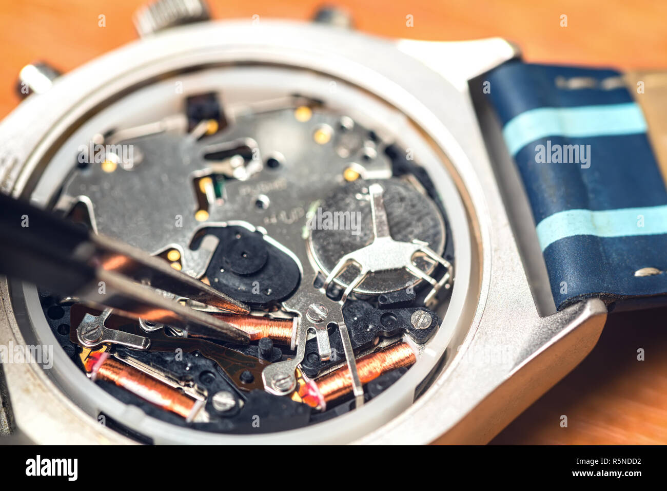 Inside electronic device hi-res stock photography and images - Alamy
