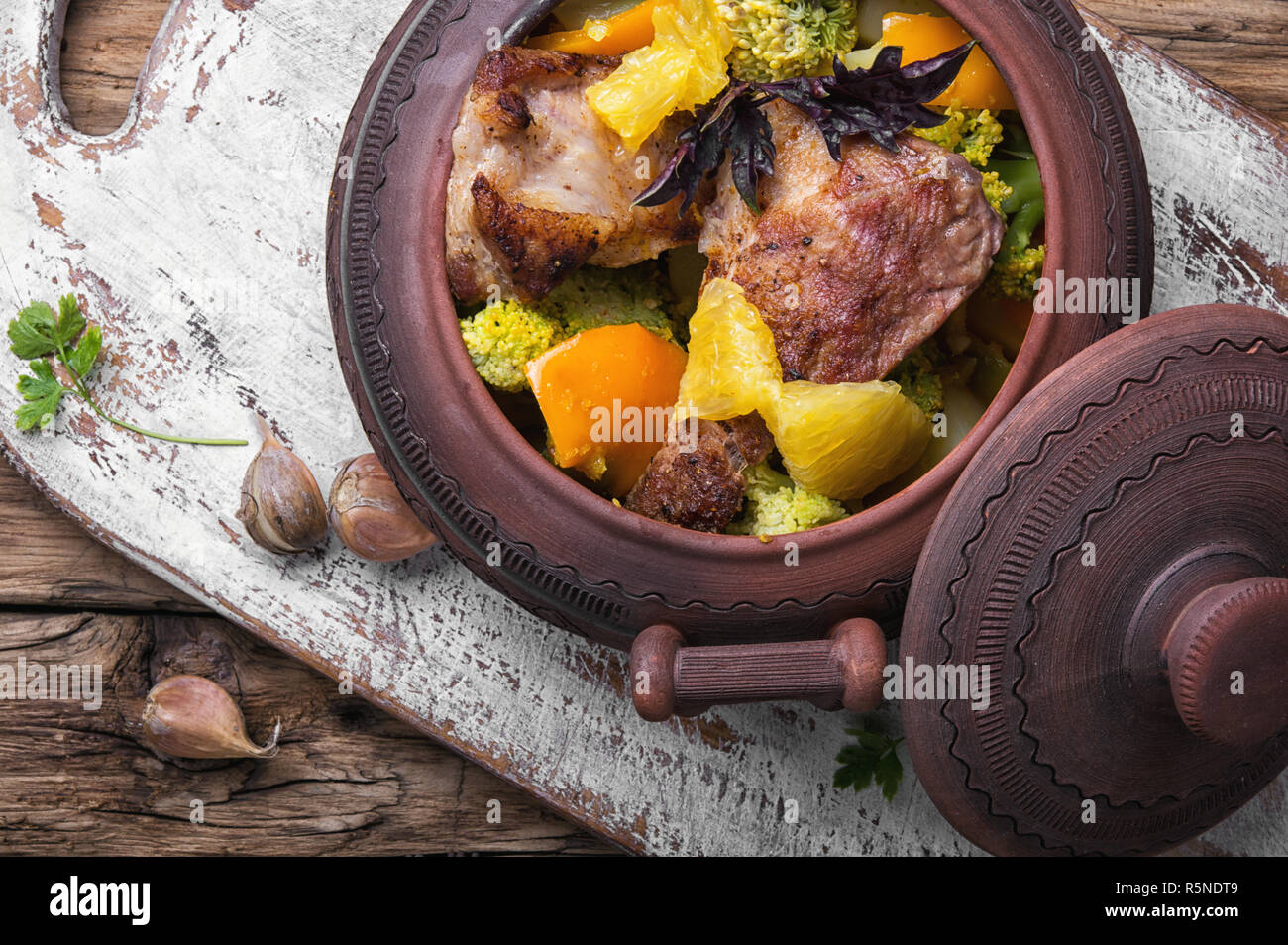 Beef stew in the pot Stock Photo - Alamy