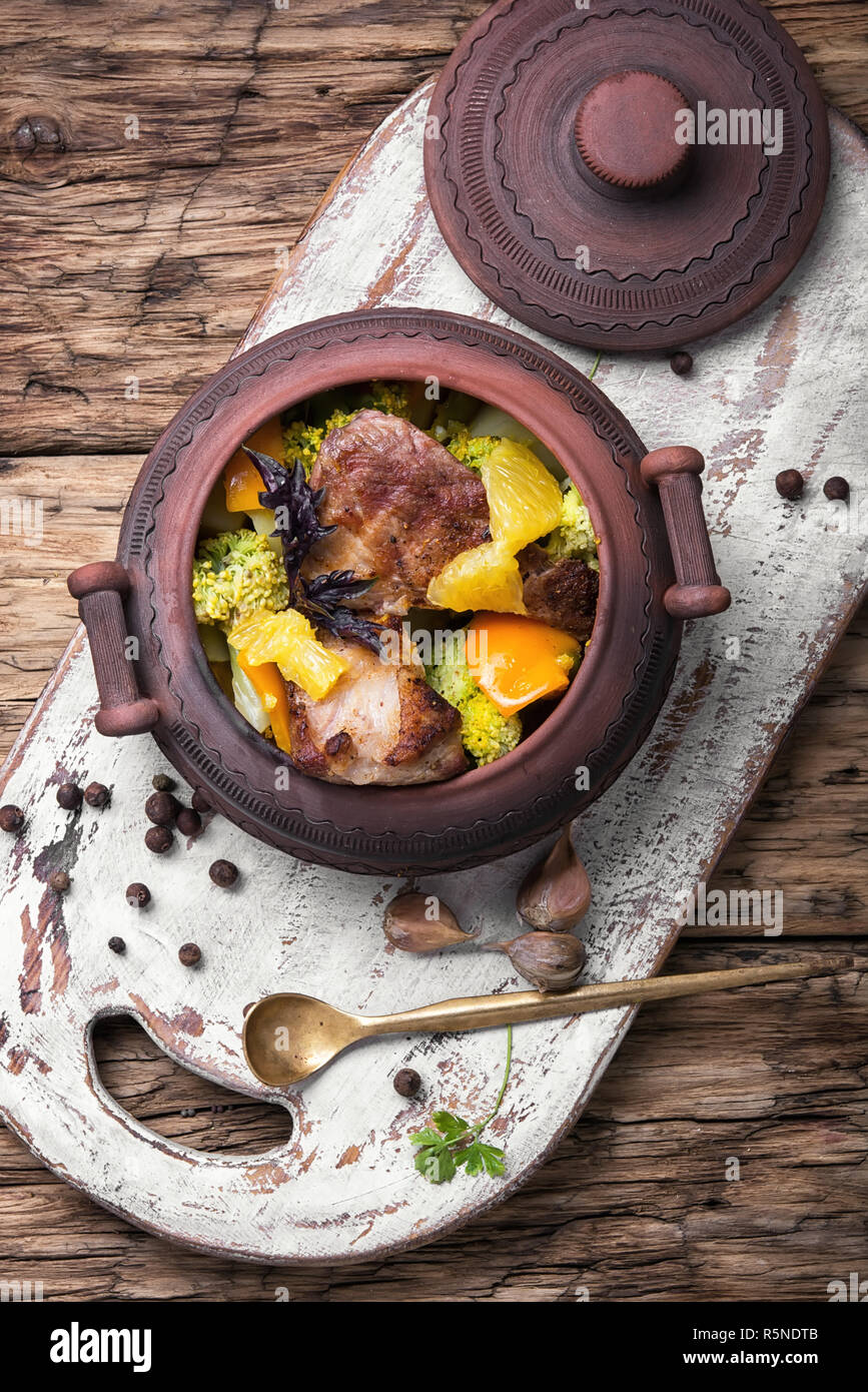 Beef stew in the pot Stock Photo - Alamy