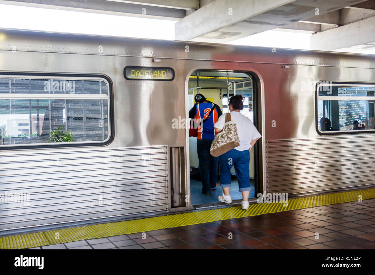Miami florida metrorail mass transit hi-res stock photography and ...