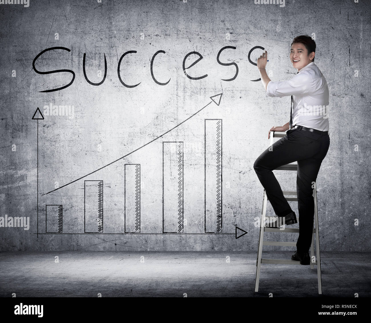 Business person drawing chart on the board Stock Photo - Alamy