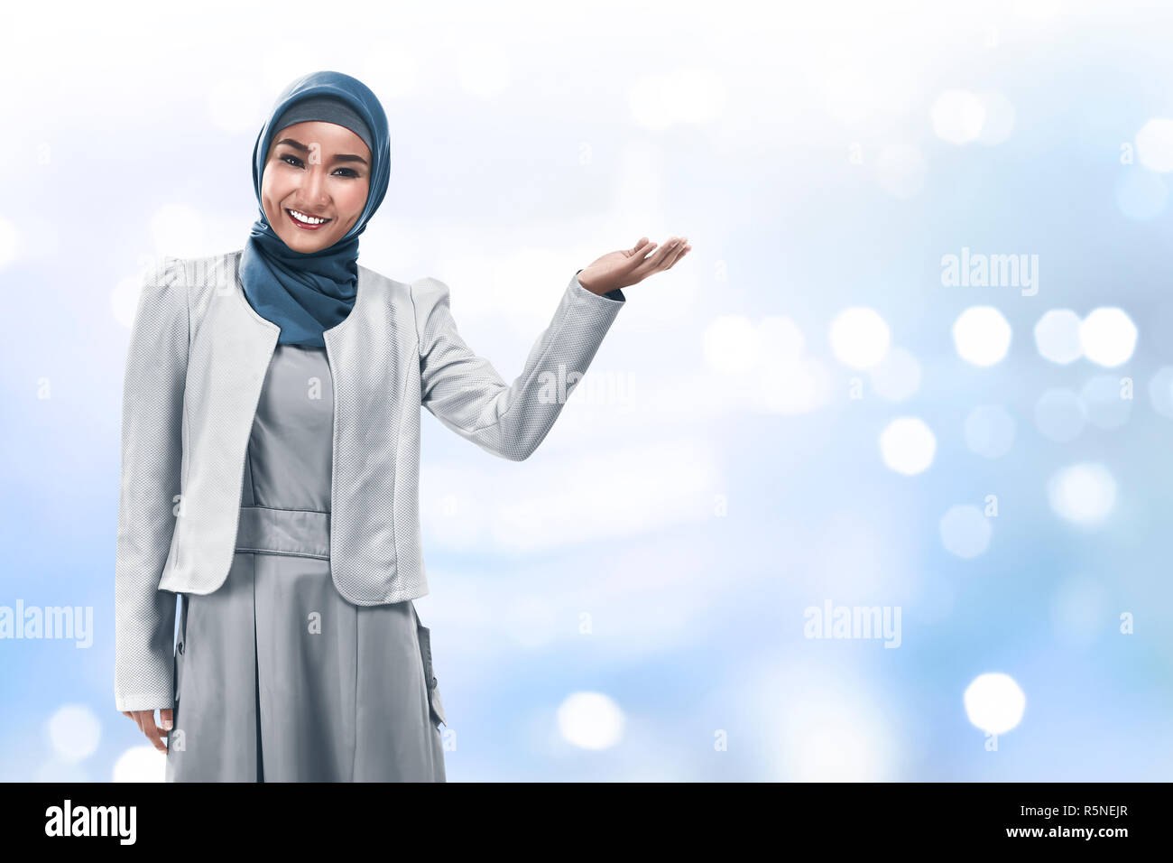 Indonesian muslim woman pointing hi-res stock photography and images ...