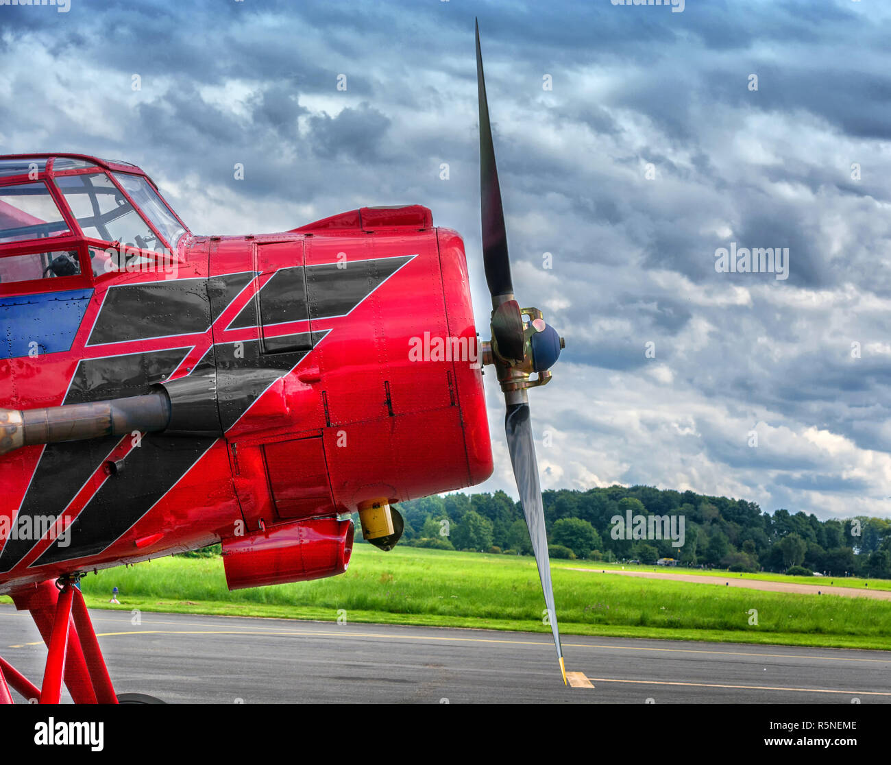 Old biplane hi-res stock photography and images - Alamy