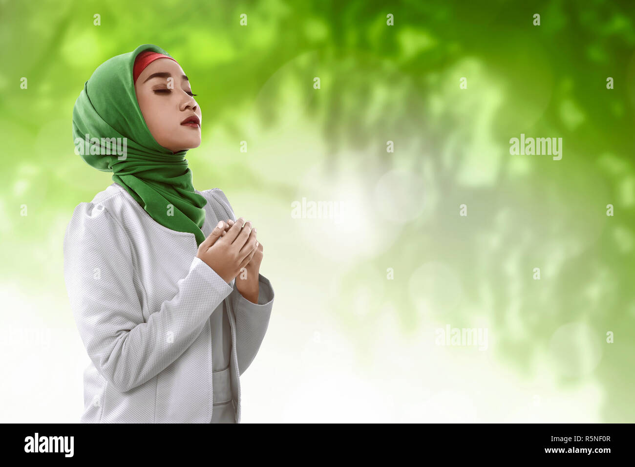 Young asian muslim woman Stock Photo - Alamy