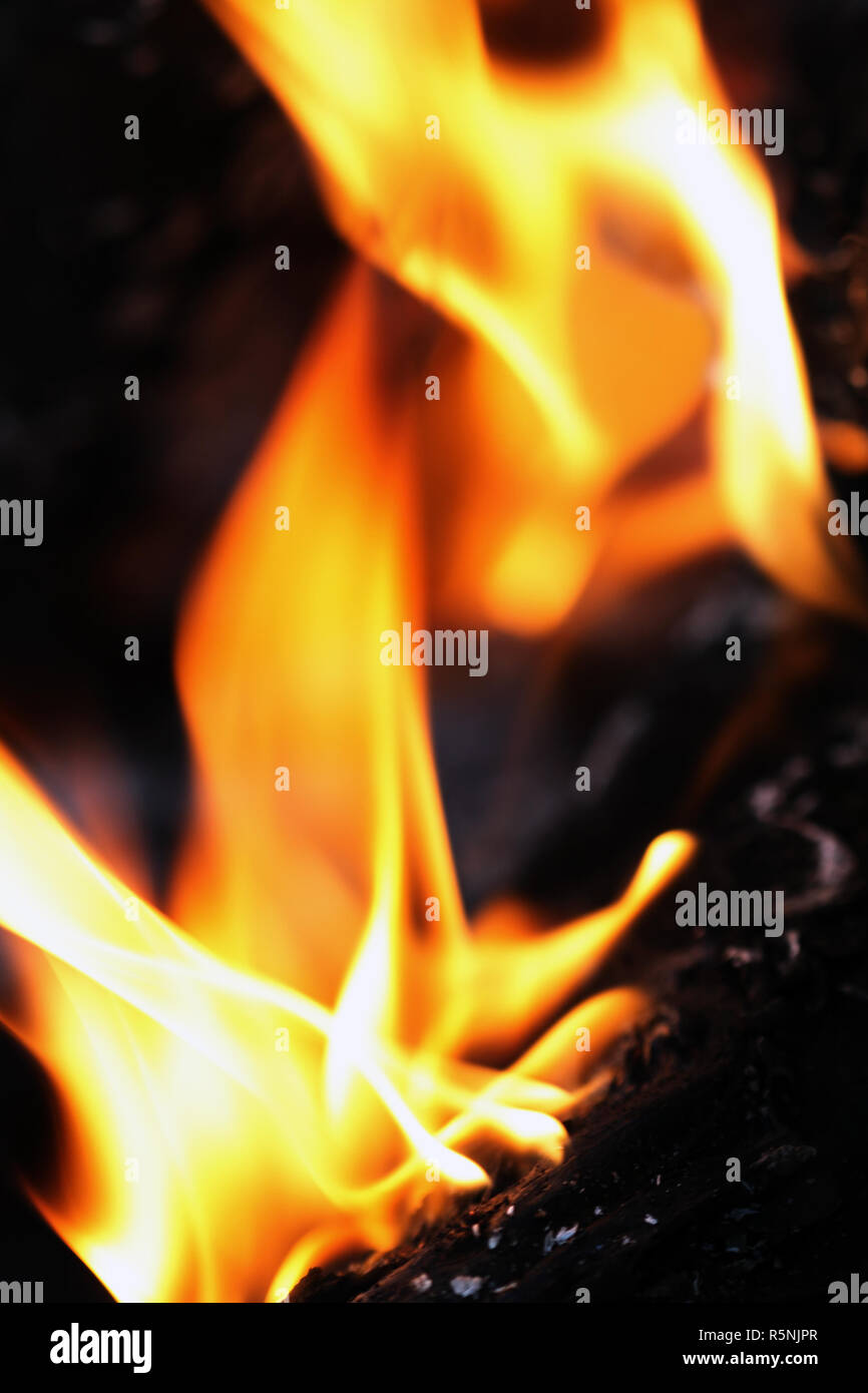 Single flame hi-res stock photography and images - Alamy