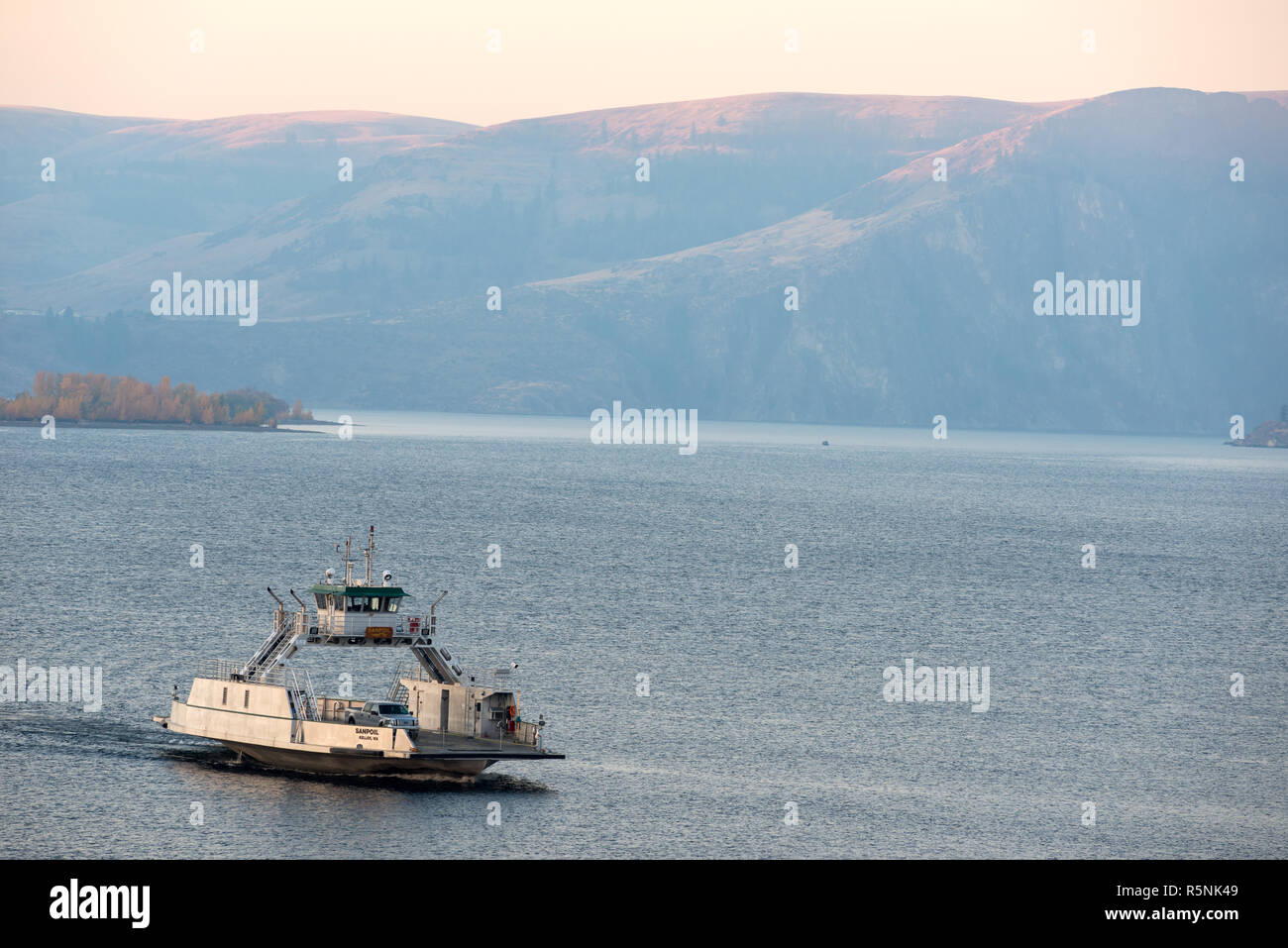 Keller ferry washington hi-res stock photography and images - Alamy