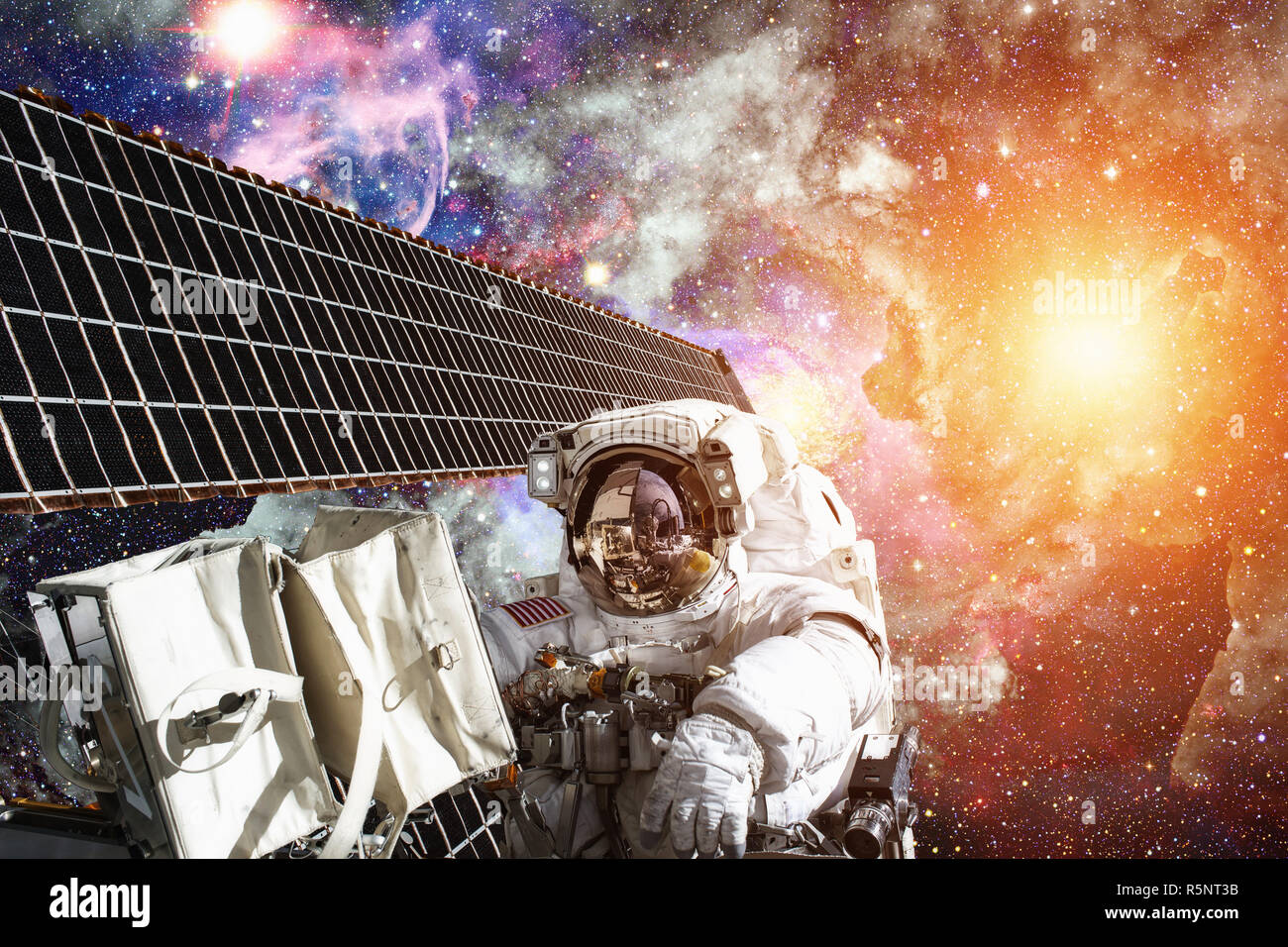 Astronaut in space station hi-res stock photography and images - Alamy
