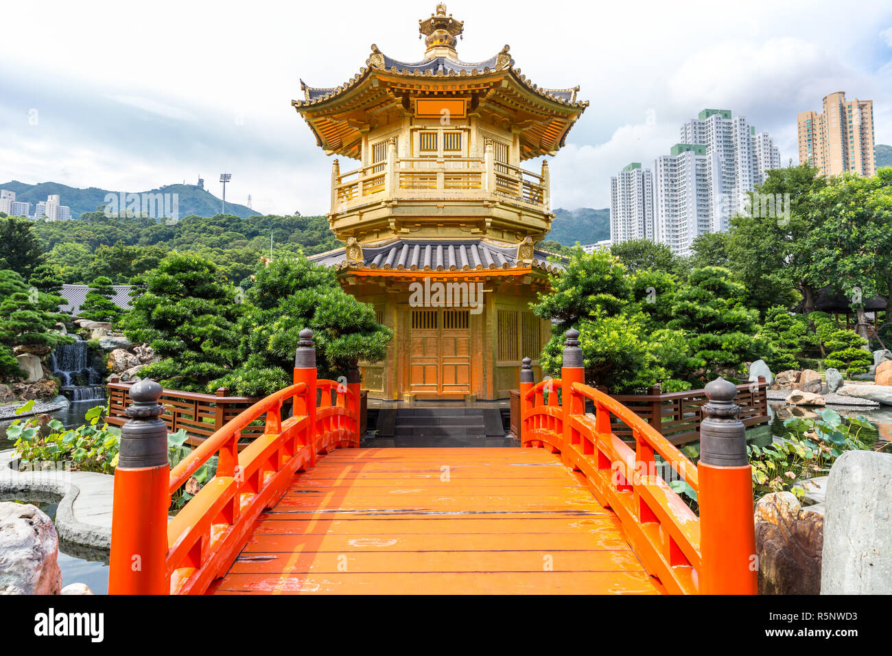Chi Lin Nunnery Hong Kong Stock Photo - Alamy