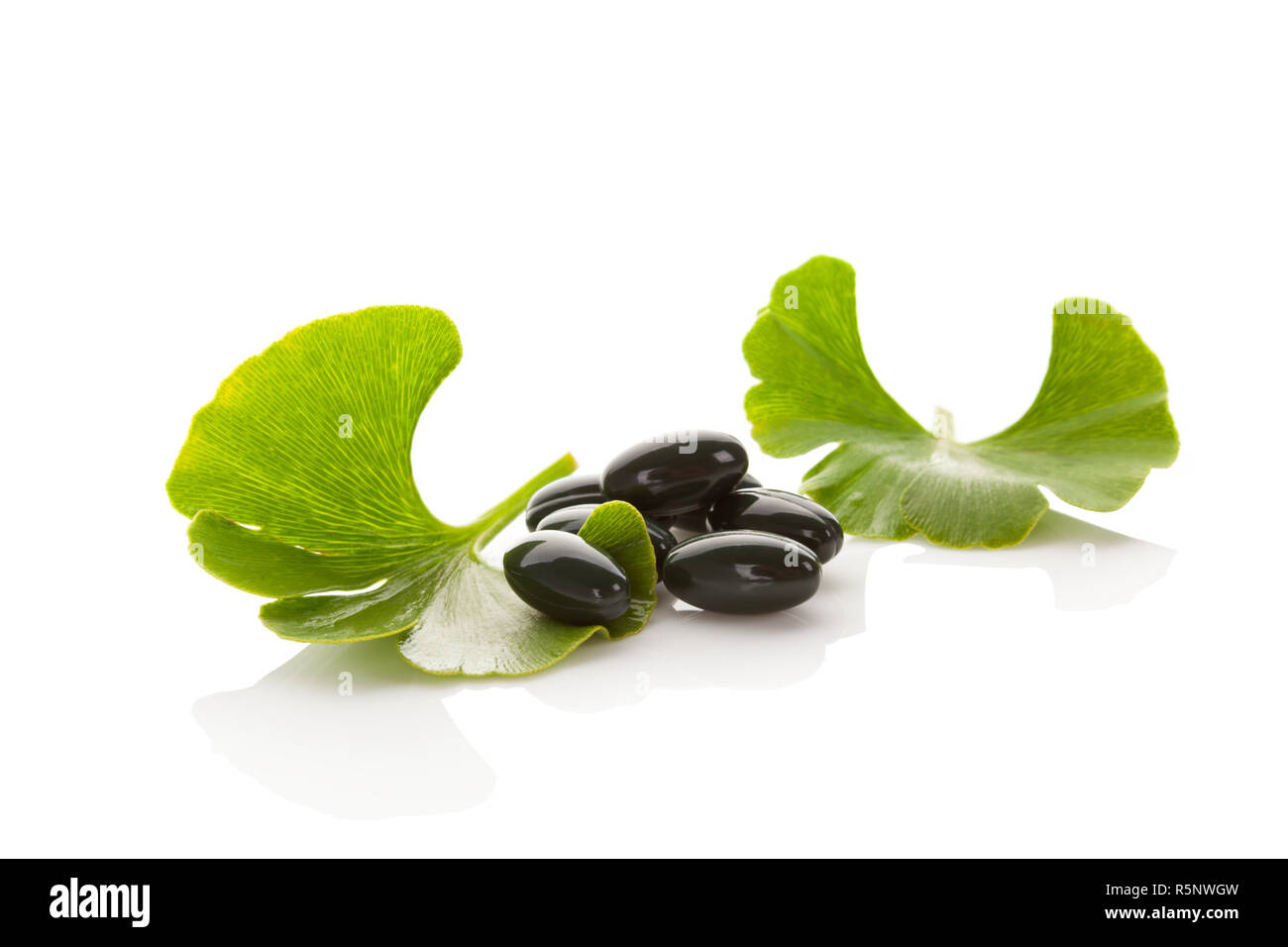 Ginkgo biloba herbal drug capsules hi-res stock photography and images ...