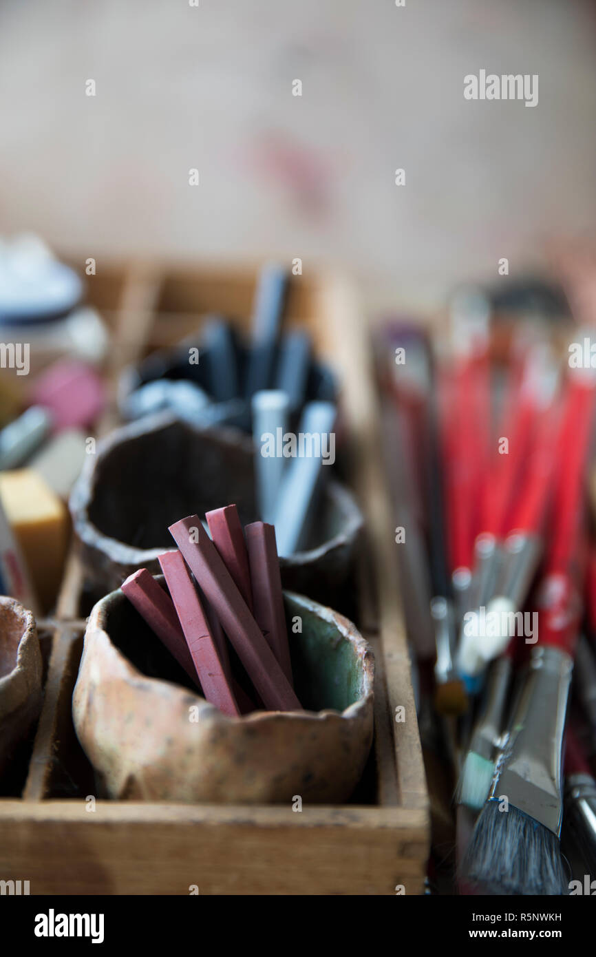 Artist Conte Sticks Stock Photo - Alamy