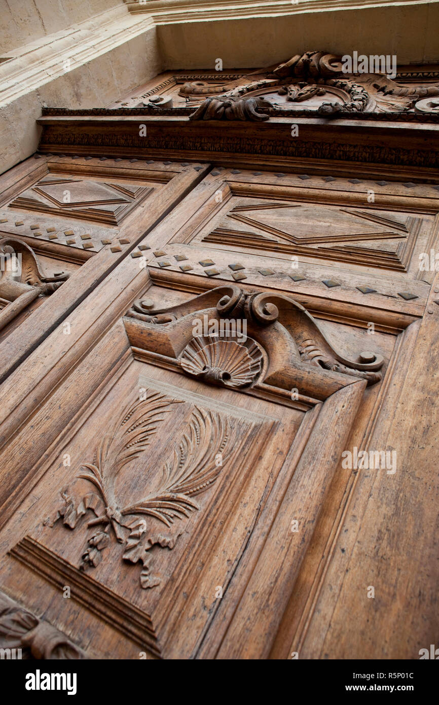 Mansion wooden door Stock Photo - Alamy
