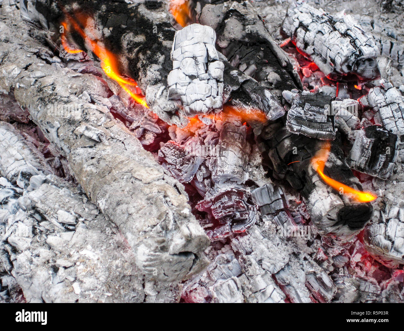 Beautiful log smoldering in fire hi-res stock photography and images ...