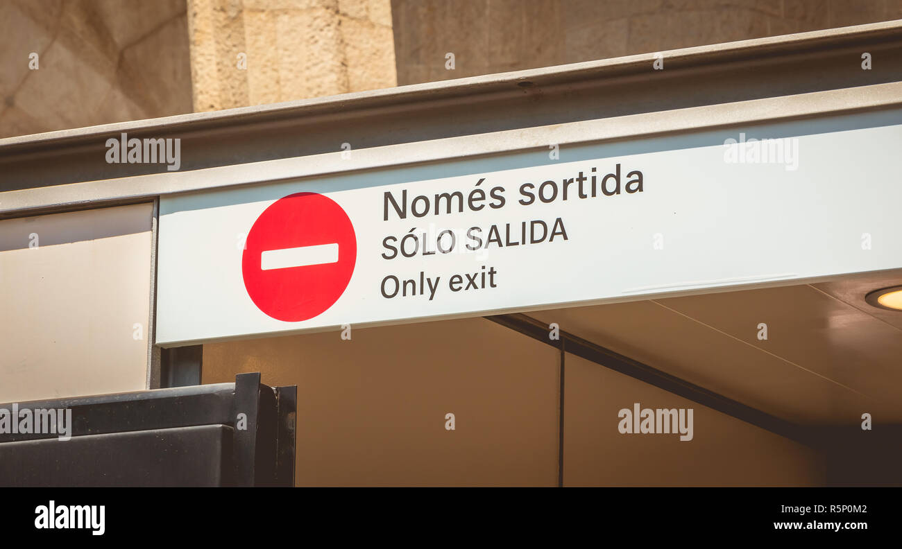 above a door no entry sign and a text in Catalan, Spanish and English ...