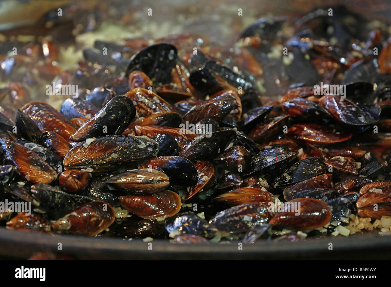 Cooking steamed roasted mussels hi-res stock photography and images - Alamy