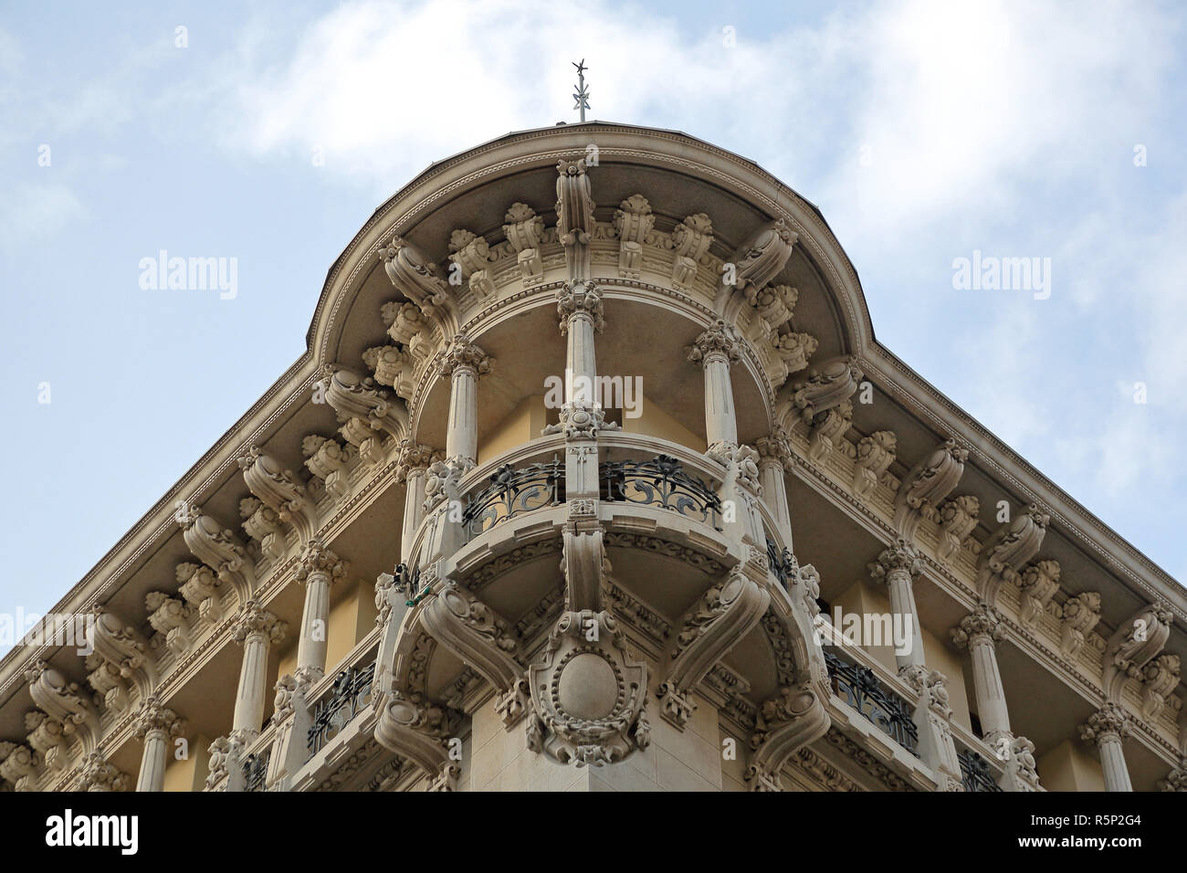 Corner columns hi-res stock photography and images - Alamy