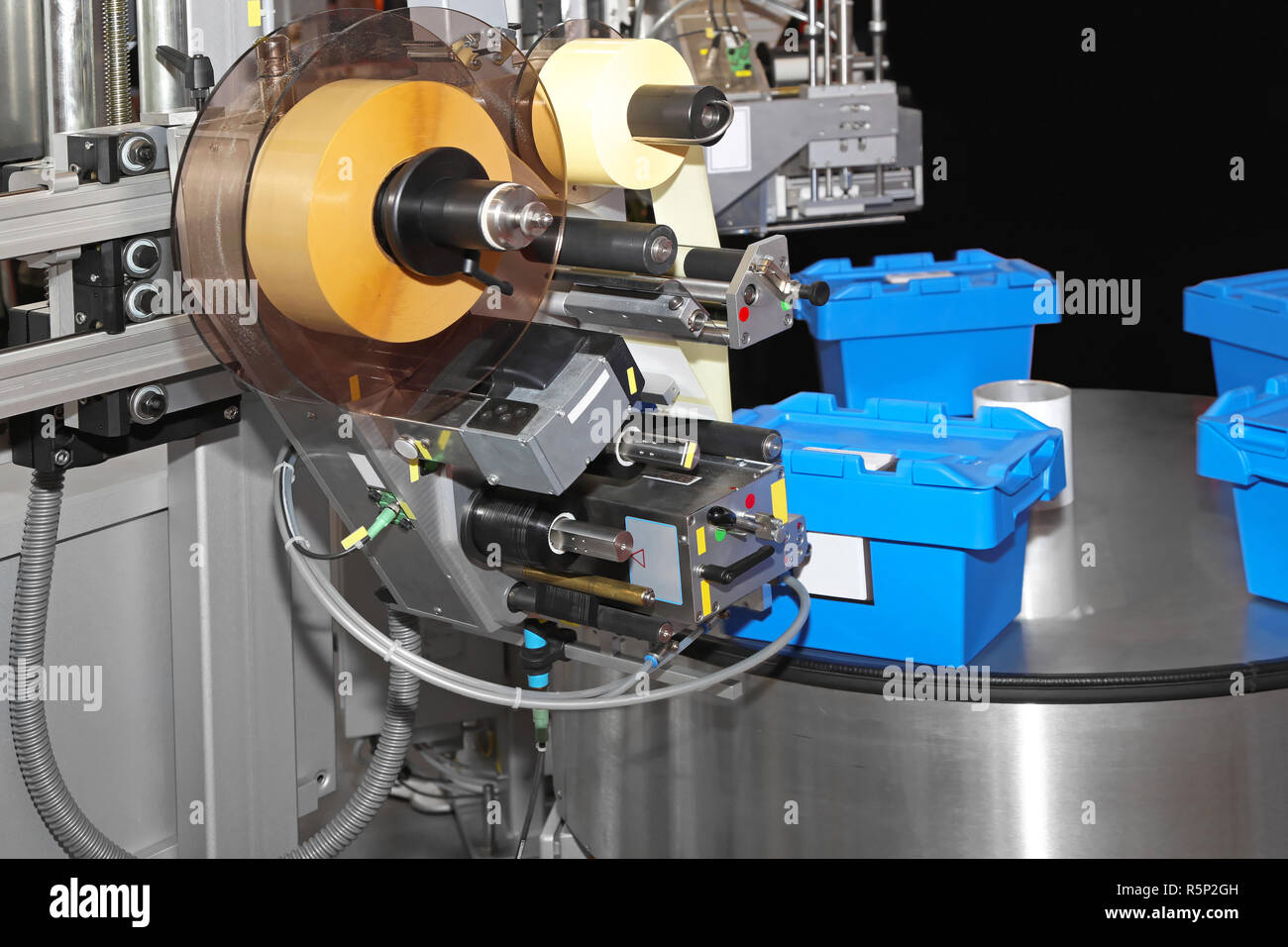 Labeling machine hi-res stock photography and images - Alamy