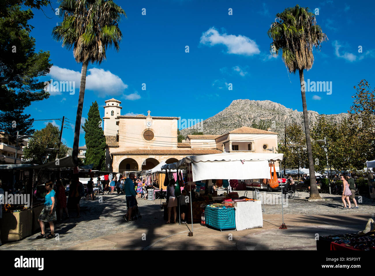 Market in pollenca mallorca hi-res stock photography and images - Alamy
