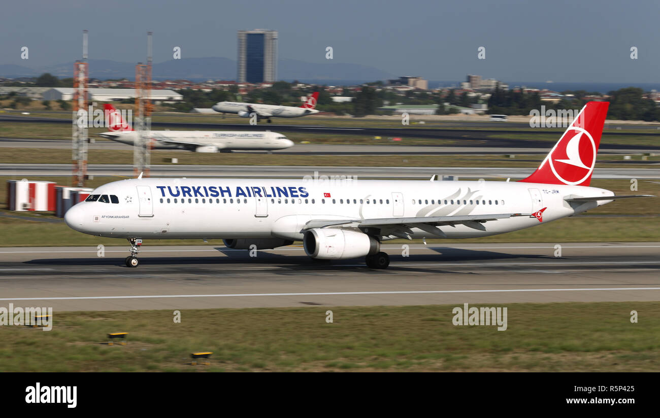 ISTANBUL, TURKEY - AUGUST 05, 2018: Turkish Airlines Airbus A321-231 ...