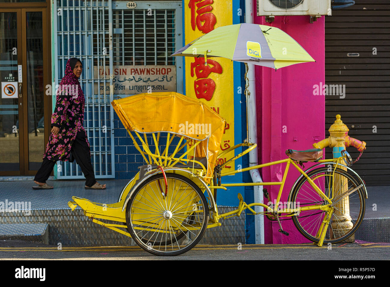 Old rickshaw hi-res stock photography and images - Alamy