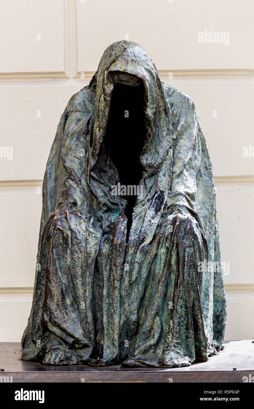 Faceless statue hi-res stock photography and images - Alamy