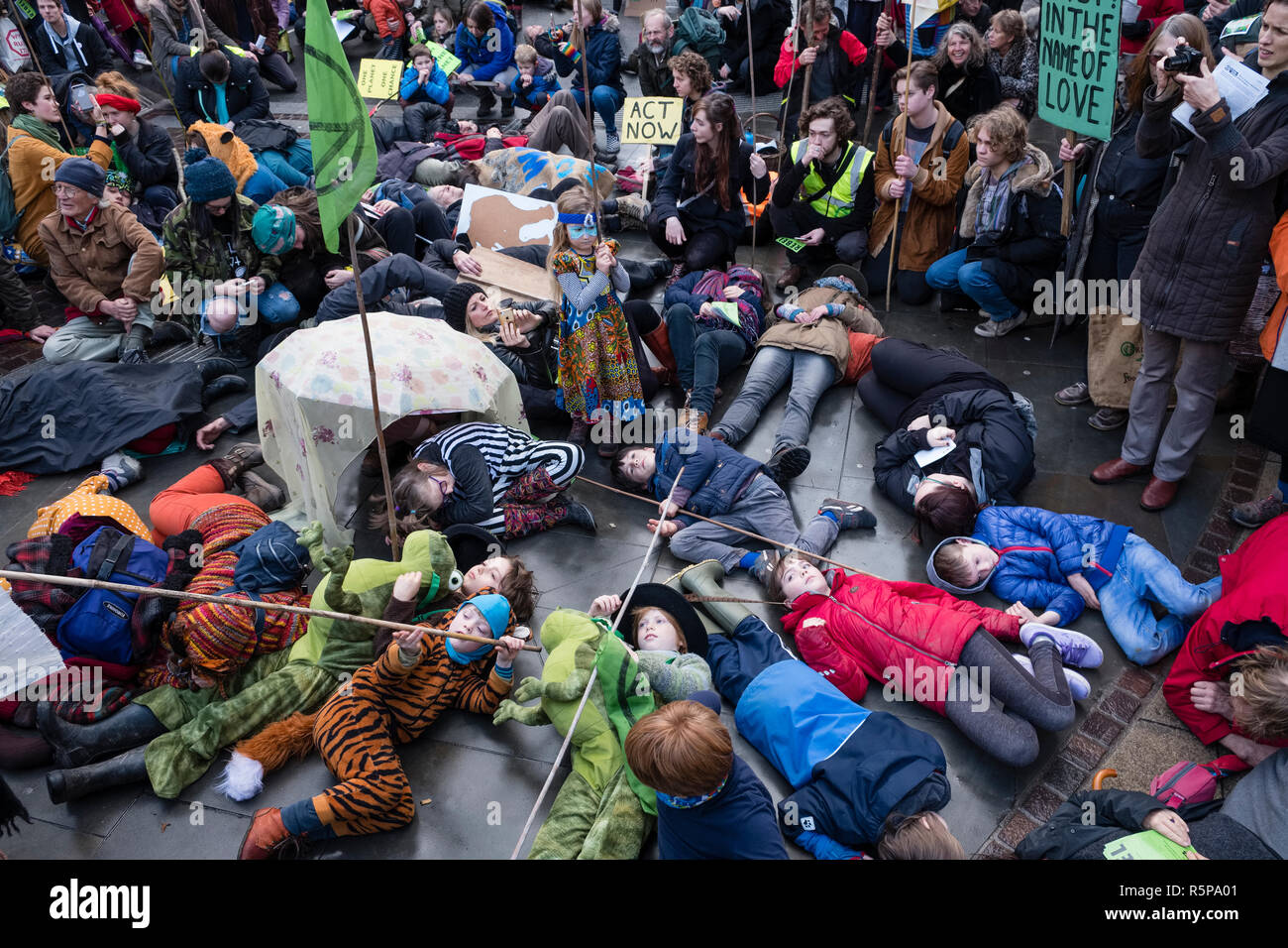 Extinction rebellion children hi-res stock photography and images - Alamy