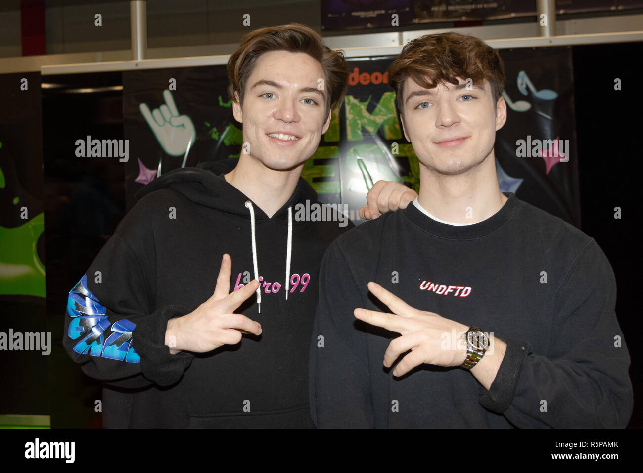 Nickelodeon green slime hi-res stock photography and images - Alamy