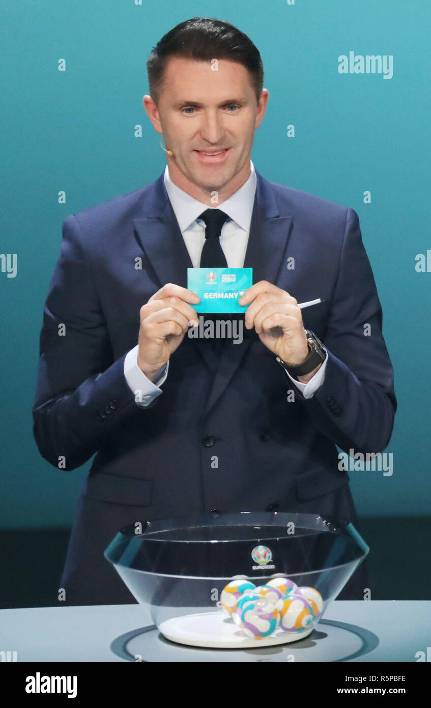 Dublin, Ireland. 02nd Dec, 2018. The Irishman Robbie Keane shows the ...