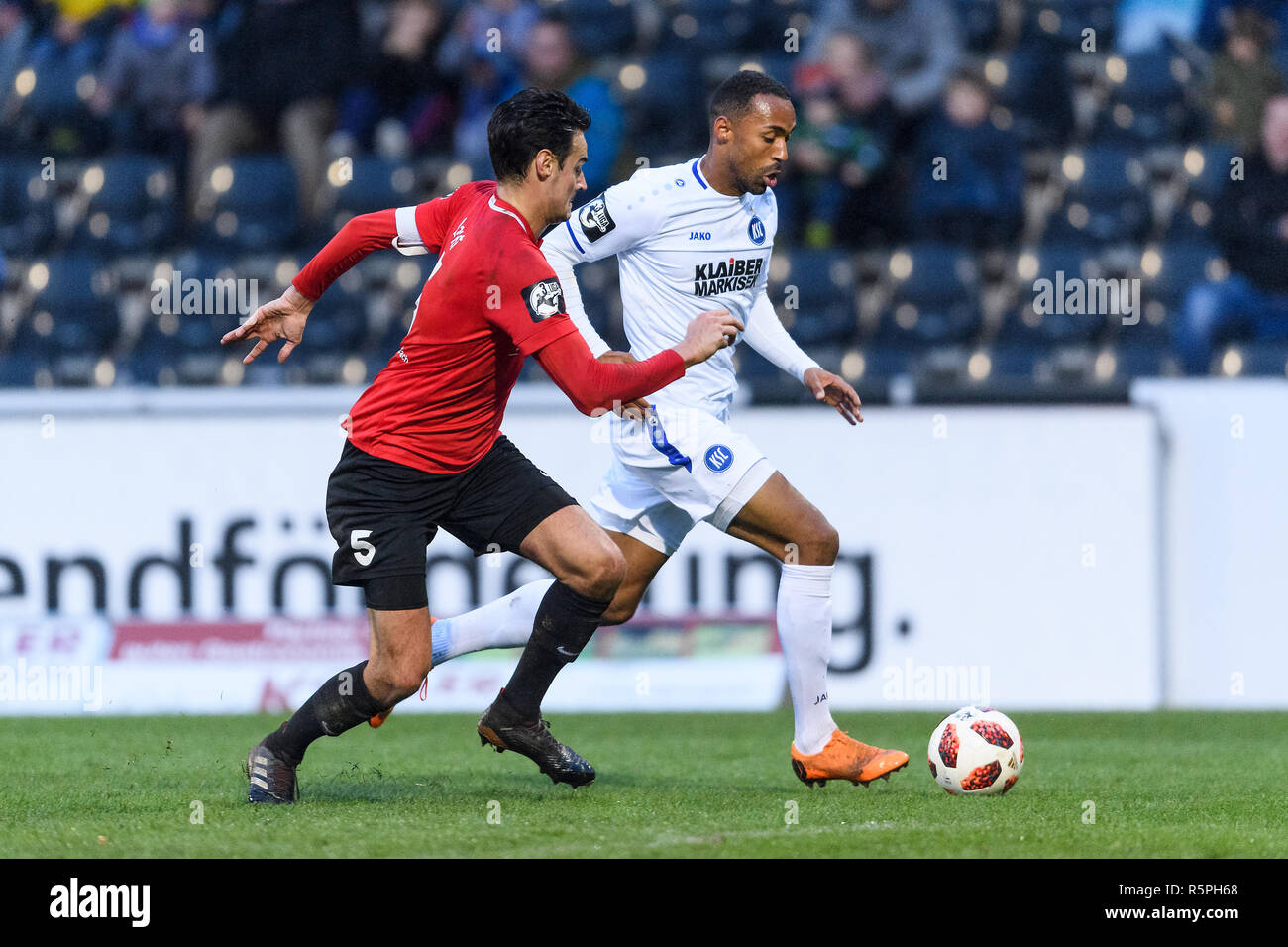 Karlsruhe, Germany. 02nd Dec, 2018. Saliou Sane (KSC) duels with Julian ...