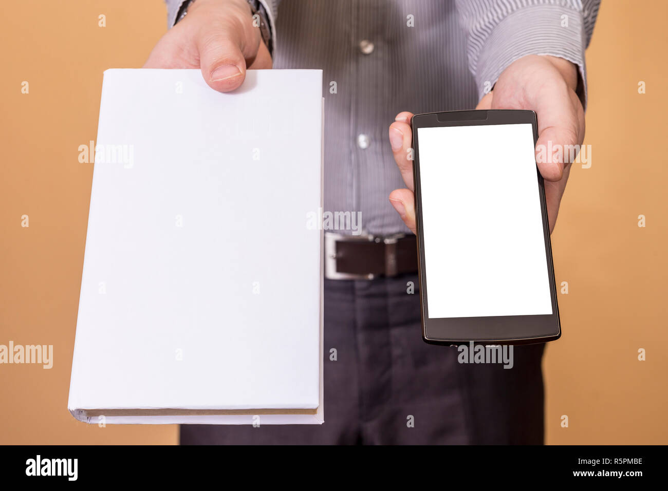 Phone vs book hi-res stock photography and images - Alamy