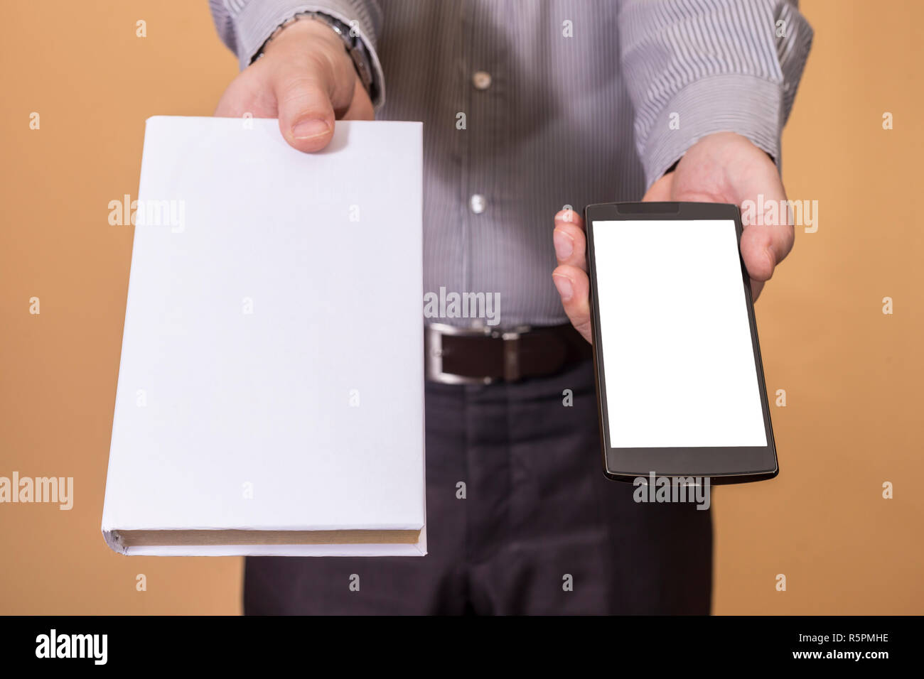 Phone vs book hi-res stock photography and images - Alamy