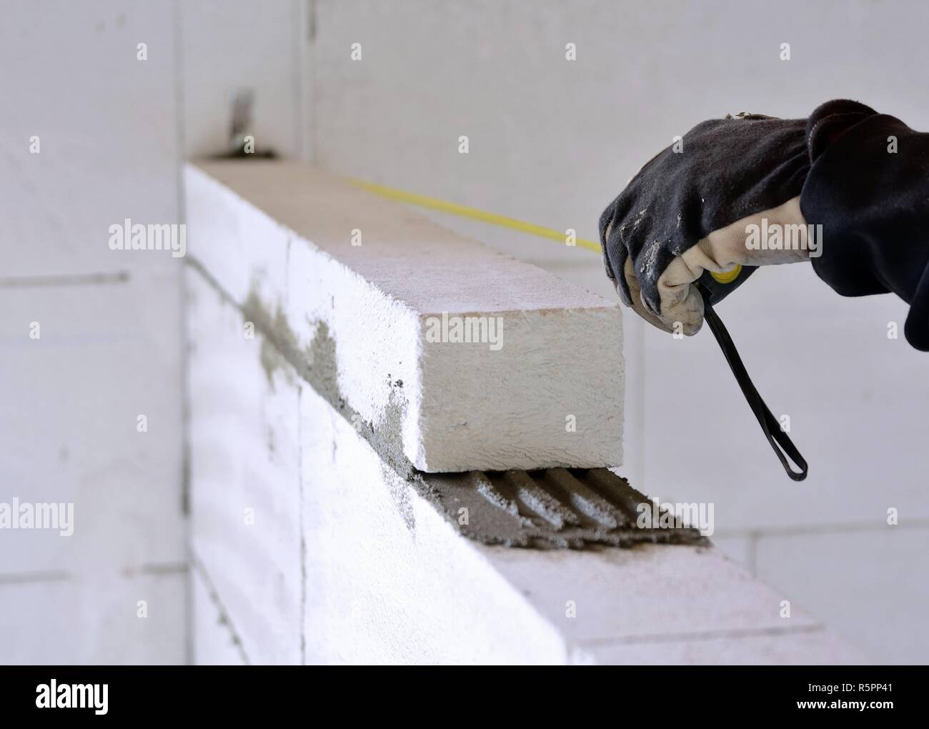 Bricklayer using a tape measure Stock Photo - Alamy